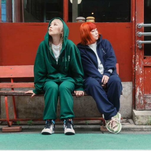 【Gap×PUFFY】日本上陸30周年♡限定スウェット&記念Tシャツ登場 - Peachy - ライブドアニュース