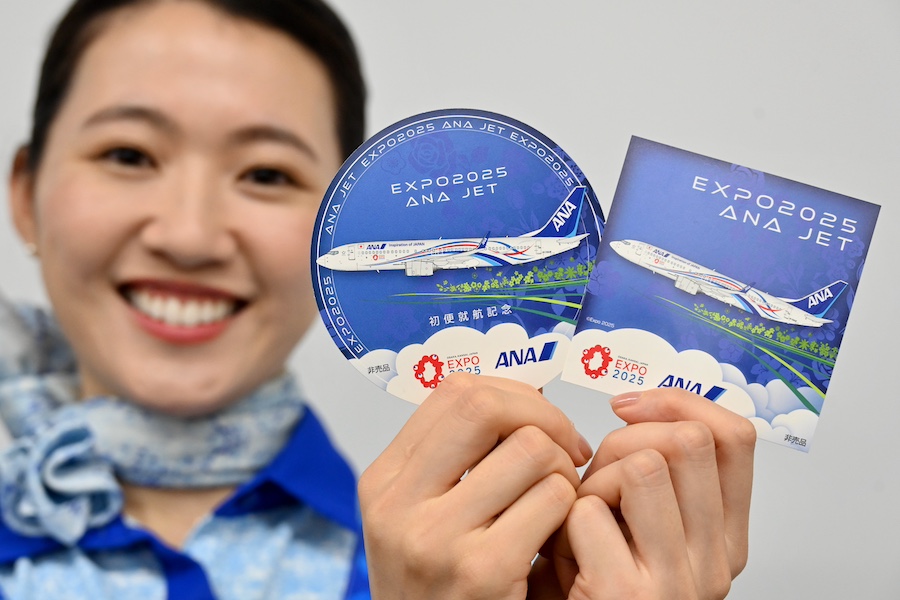 ANA、万博記念「EXPO2025 ANA JET」就航 初便の乗客に“アクアフレッシュ” - ライブドアニュース