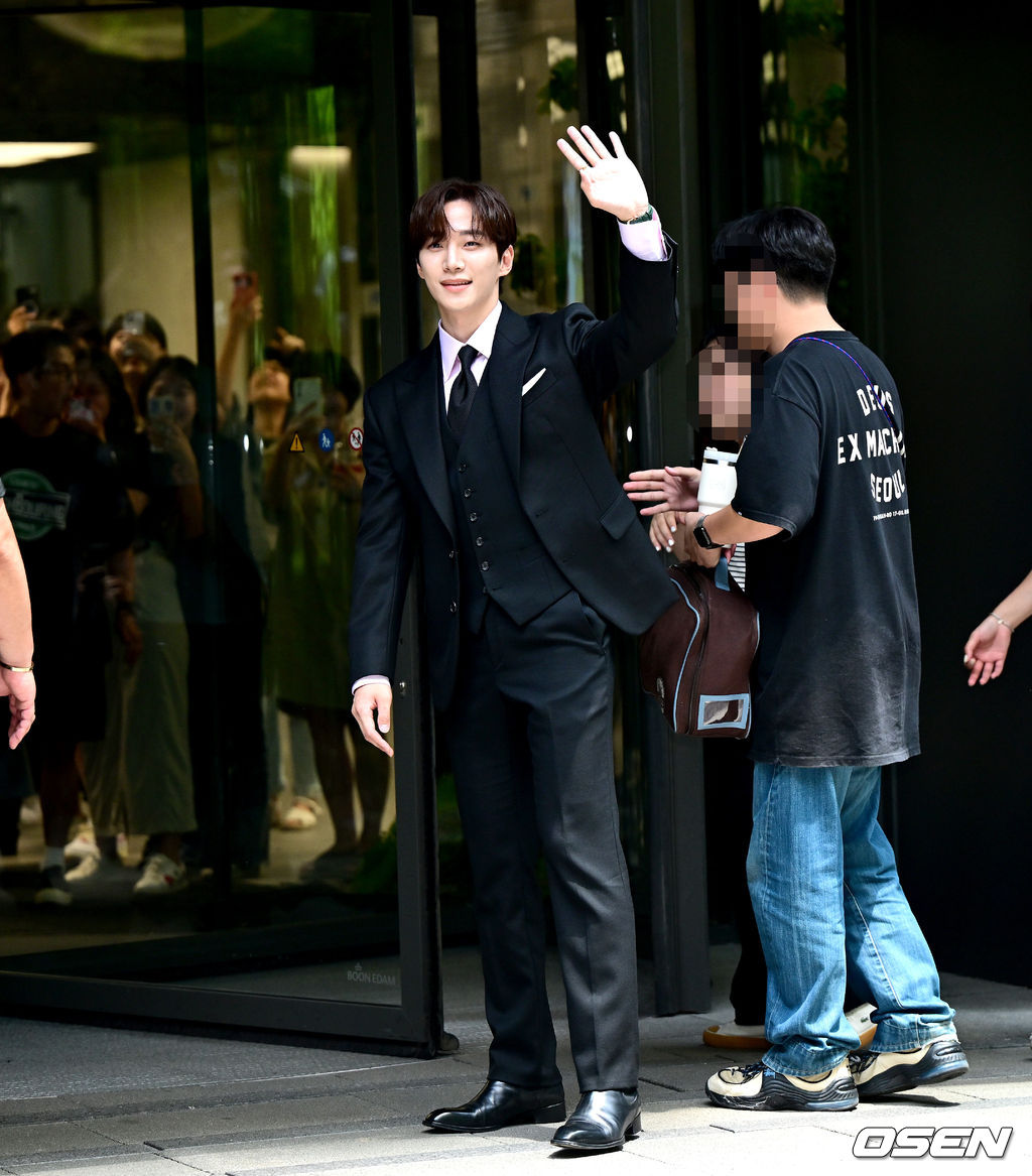 【画像】【PHOTO】2PM ジュノ、ニュース番組に出演するため放送局へ…爽やかな頬ハート 7/8 - ライブドアニュース