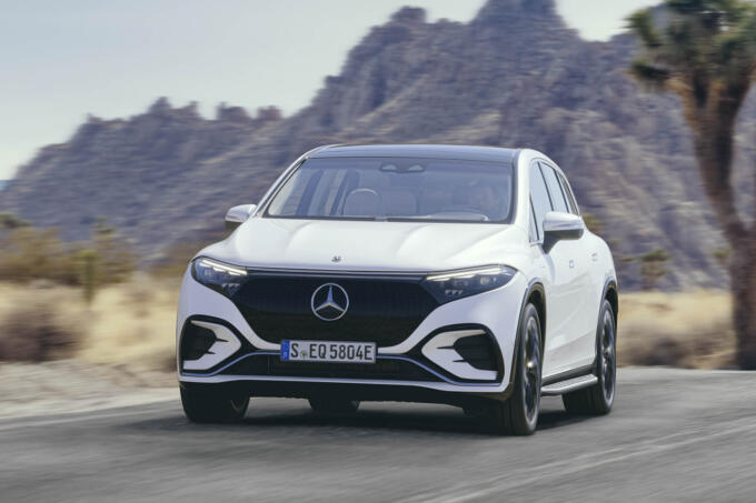 【画像】BEVはエンジン車と別の乗りものであるべき？ メルセデスEQS SUVに乗って感じた脅威の「演出力」 14/15 - ライブドアニュース