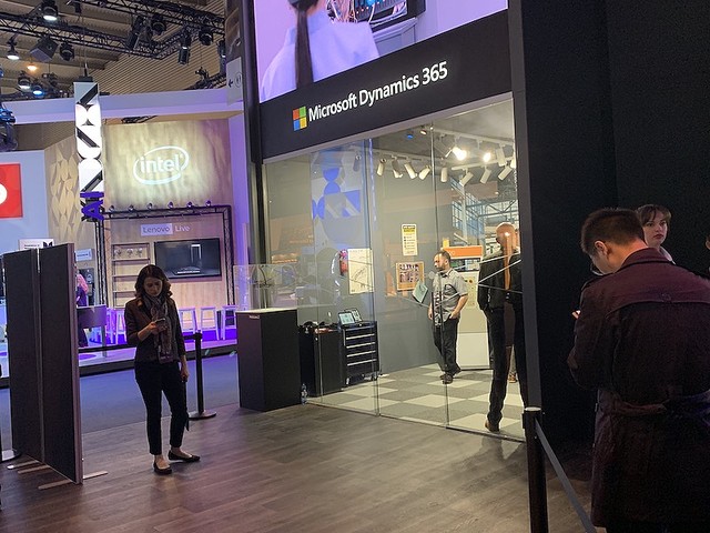 MWC19でみた「リアリティ」のこれから--仮想現実に素手で触れるMR「HoloLens 2」や、ケーブル&PCレスで遊ぶVR「VIVE FOCUS PLUS」まで (2019年3月8日掲載 ...